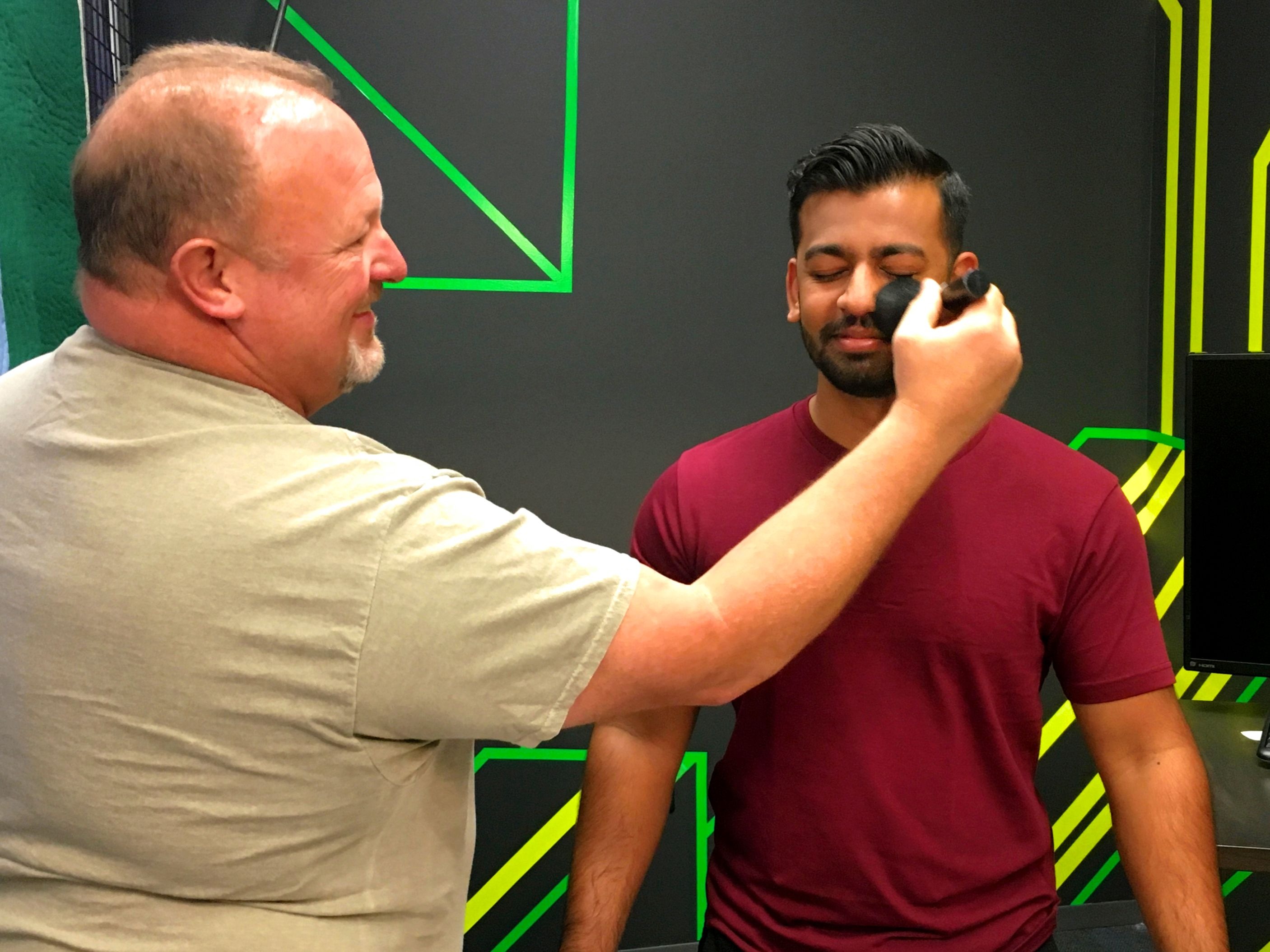 5 ways to look your best on camera - Edios